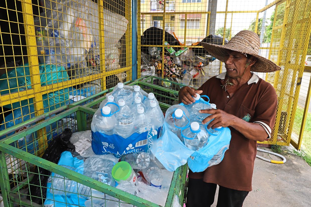 Kudos to retiree turned green warrior for inspiring villagers | The Star