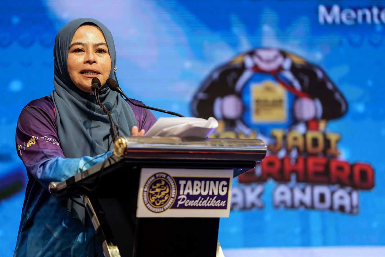 Over 470,000 undergrads applied for second phase of student device ...