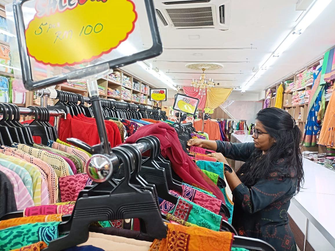 Waiting for last-minute Deepavali shoppers | The Star