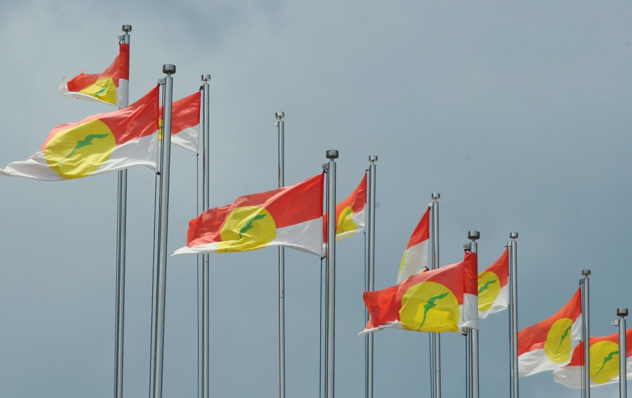 50 Sipitang Upko members, including deputy chief, join Sabah Umno | The ...