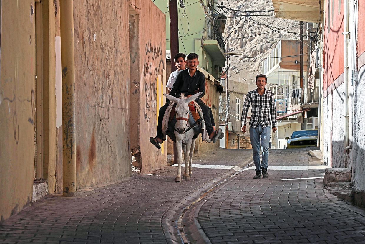 How ancient stone houses stay cool in Iraq as its concrete jungle ...