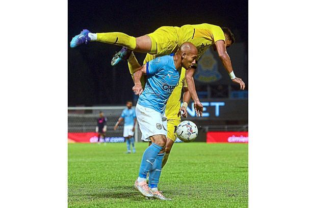 Football: Race for second spot goes down to the wire among three teams ...