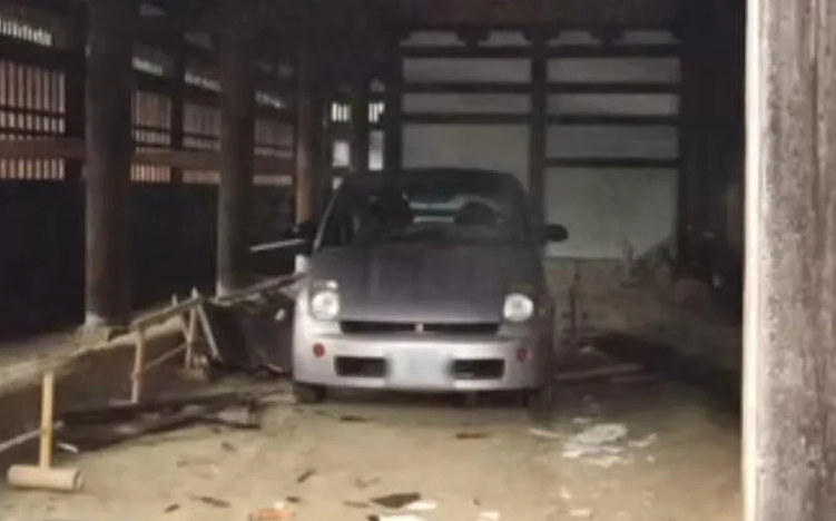 Rest vroom: Japan's oldest toilet damaged in car crash | The Star