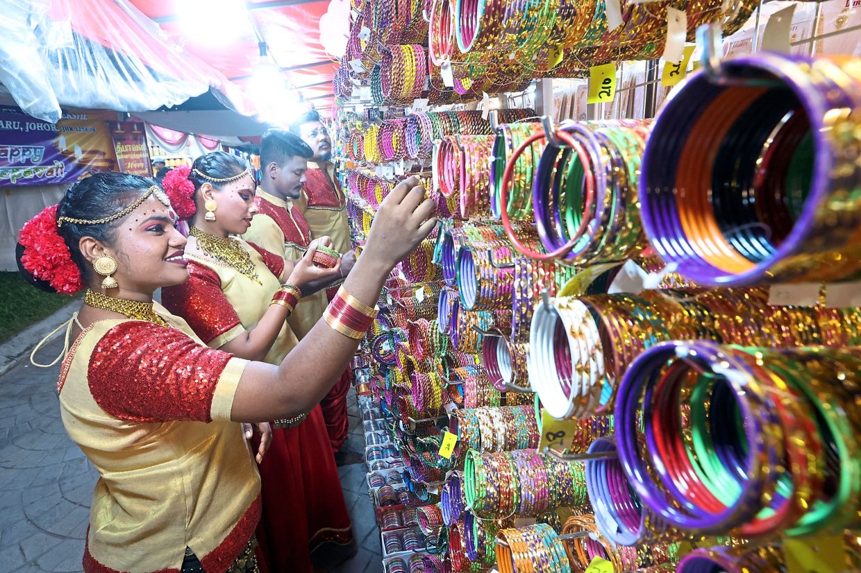 Deepavali bazaar traders glad business is good this year | The Star