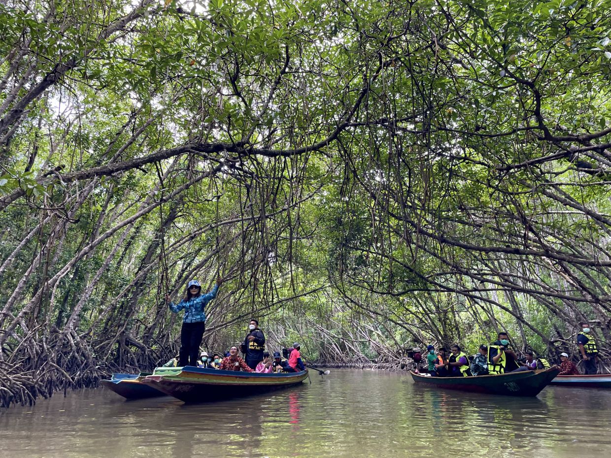 Asean News Headlines at 9pm on Saturday (Oct 22, 2022) | The Star