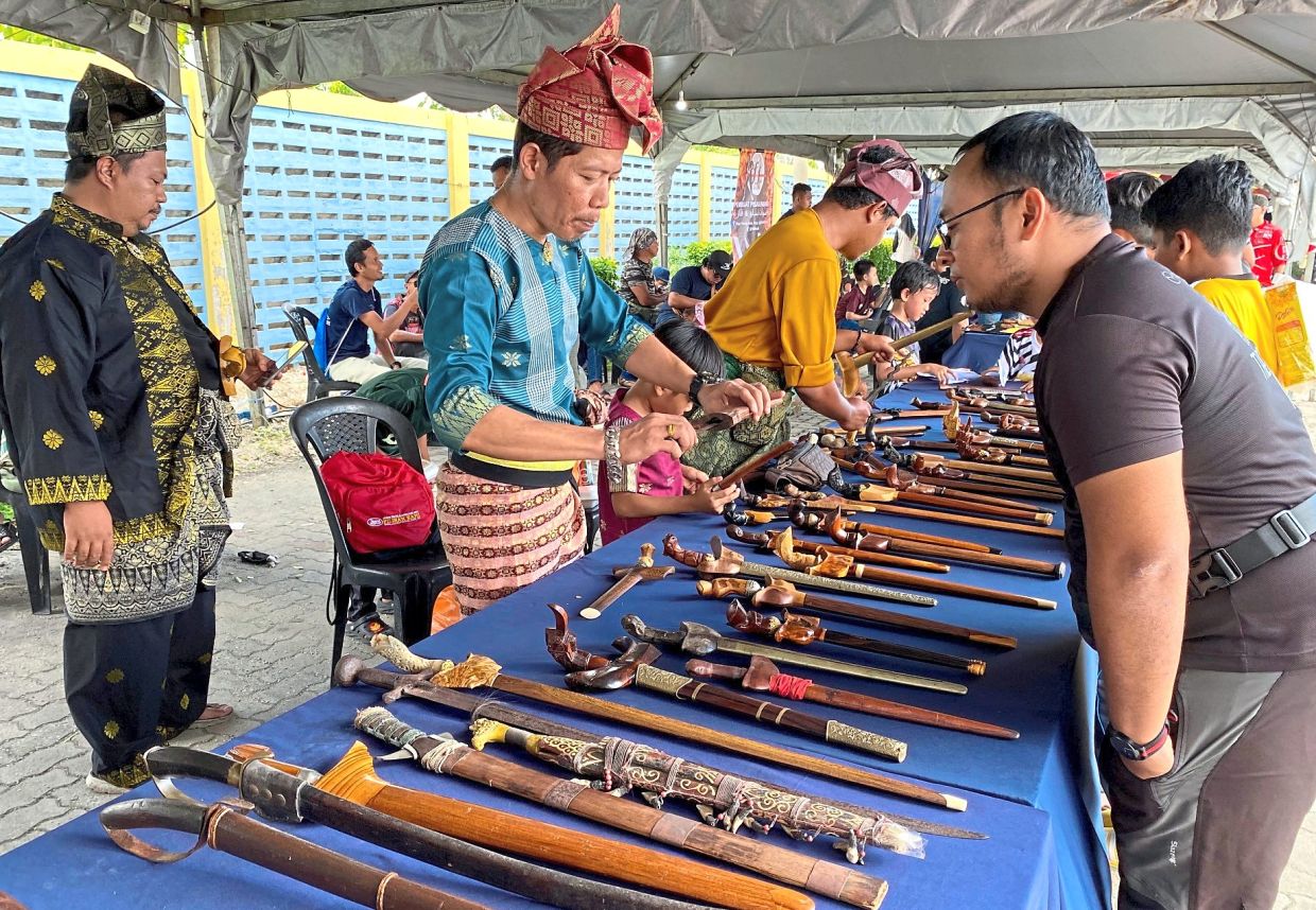 Bladesmiths show off sharp skills at contest | The Star