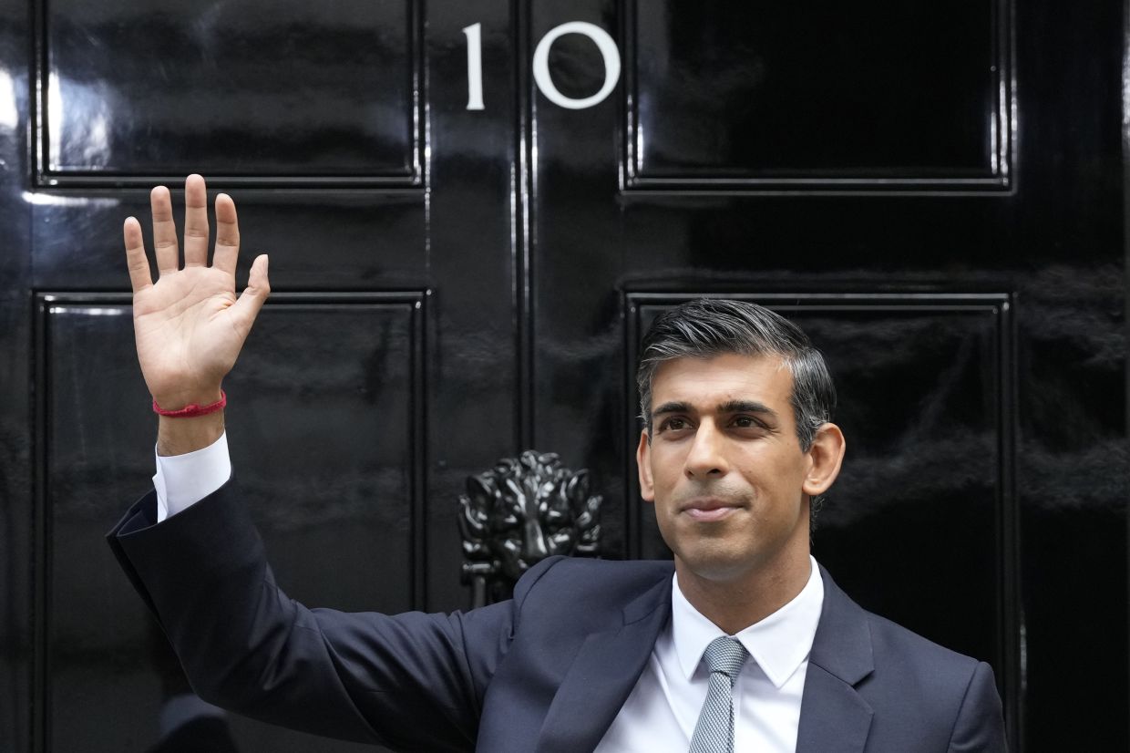 Singapore PM congratulates new British PM Rishi Sunak | The Star