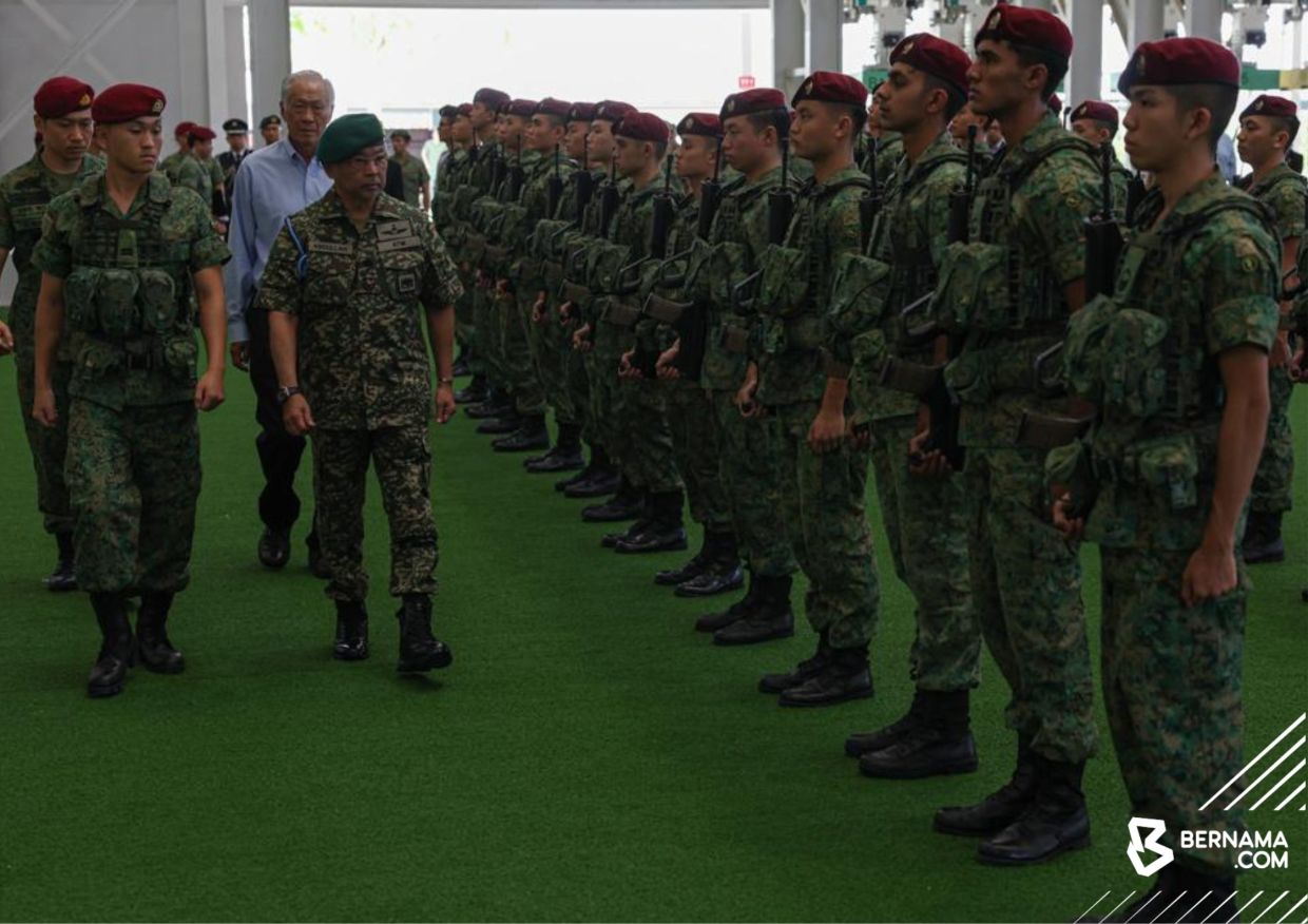 King visits Singapore's Pasir Ris commando training camp | The Star