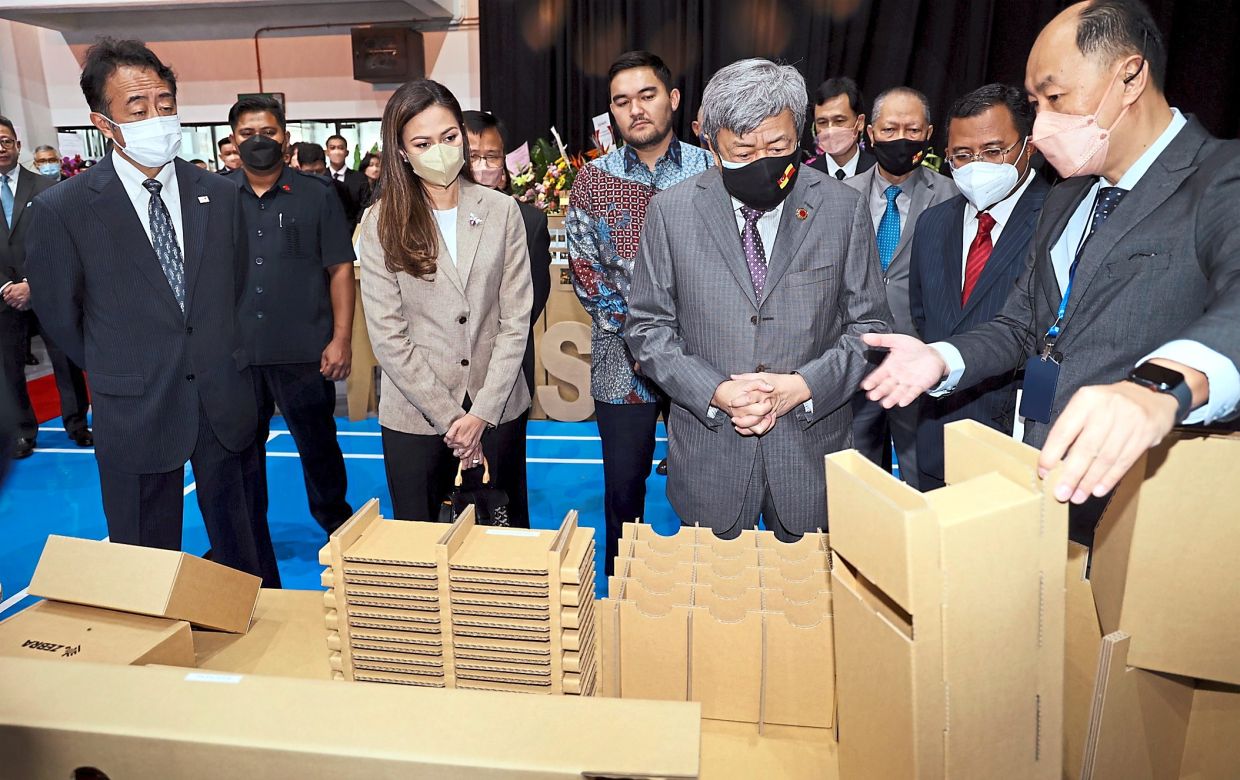 A moment of royal nostalgia for paper company | The Star