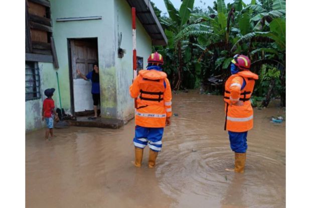 Non-stop rain causes flash flood in Yan | The Star