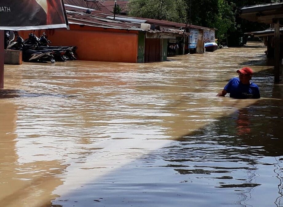 Thousands of homes flooded after heavy rains in North Sumatra | The Star