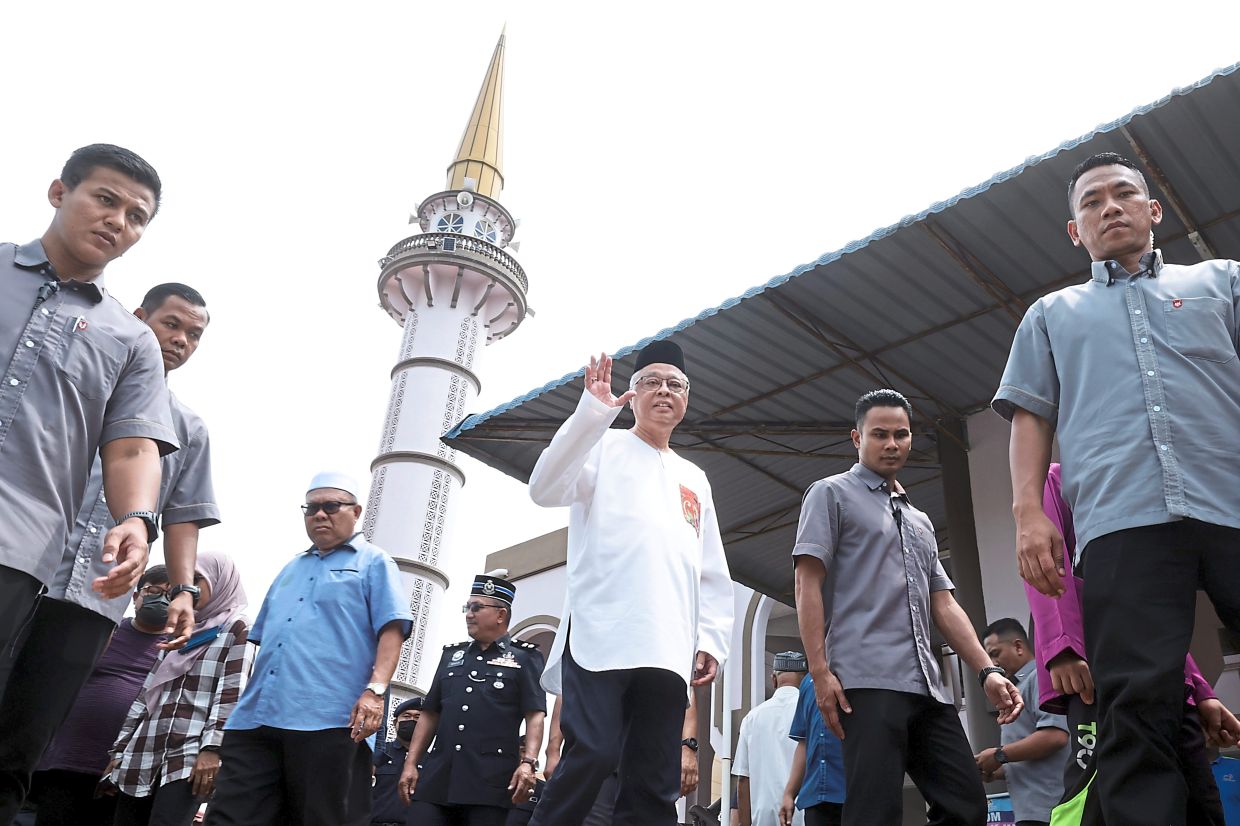 PM: Set aside differences | The Star