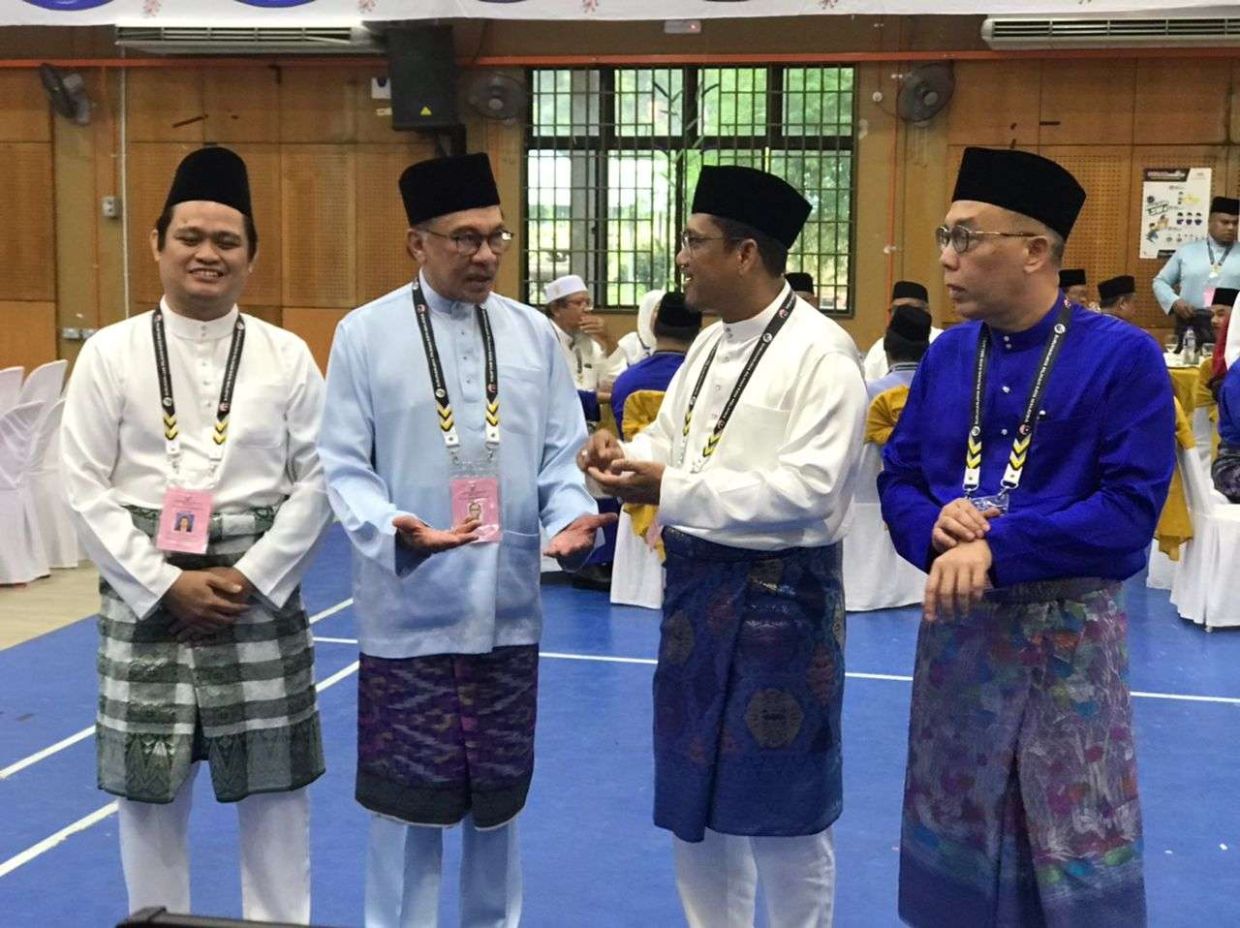 Festive air around nomination centre for Tambun seat | The Star