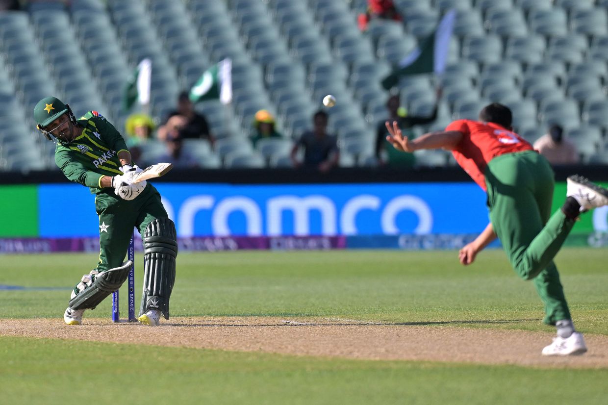 Shaheen stars as Pakistan reach T20 World Cup semi-finals | The Star