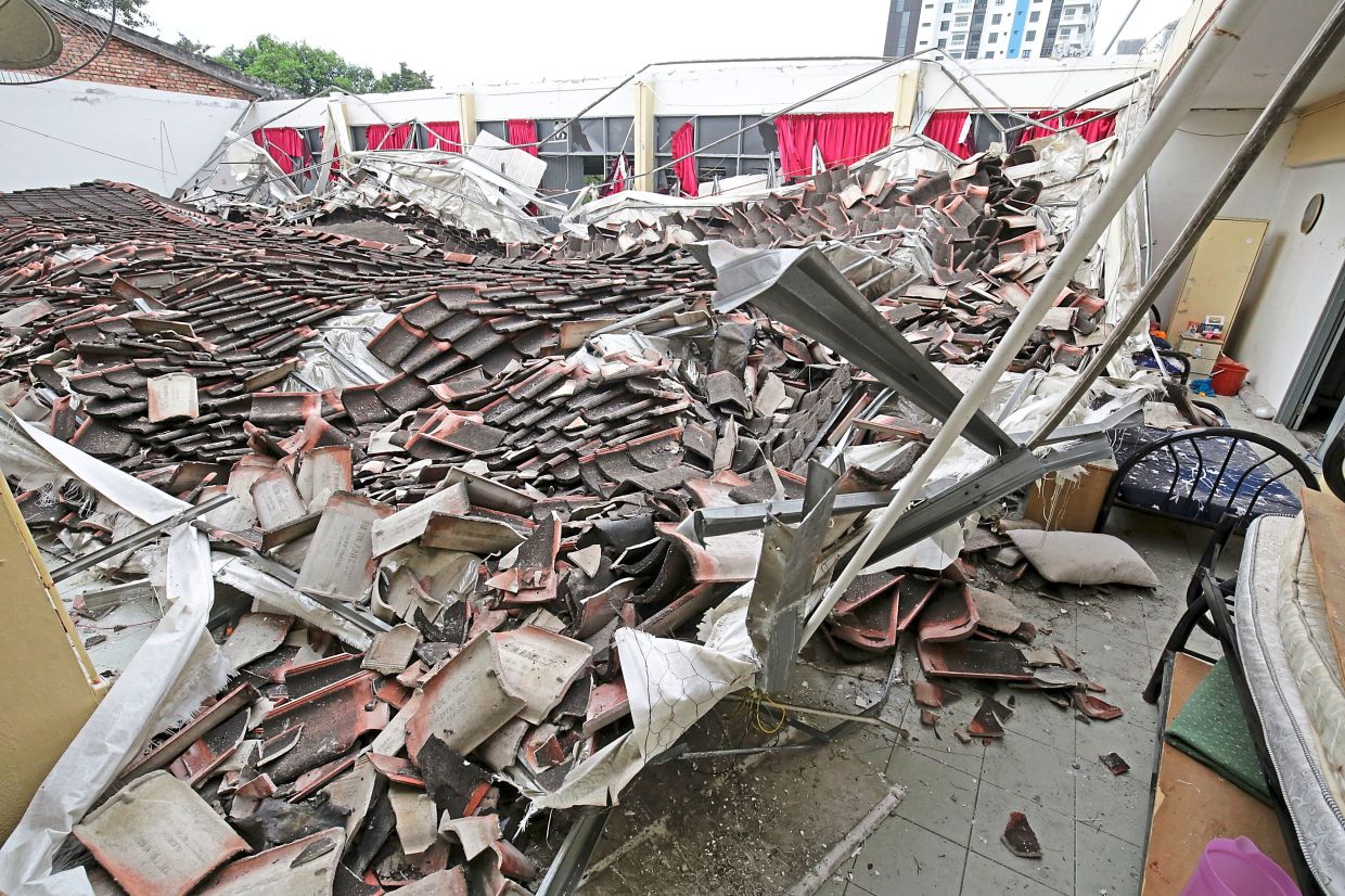‘Roof came crashing down on us’ | The Star