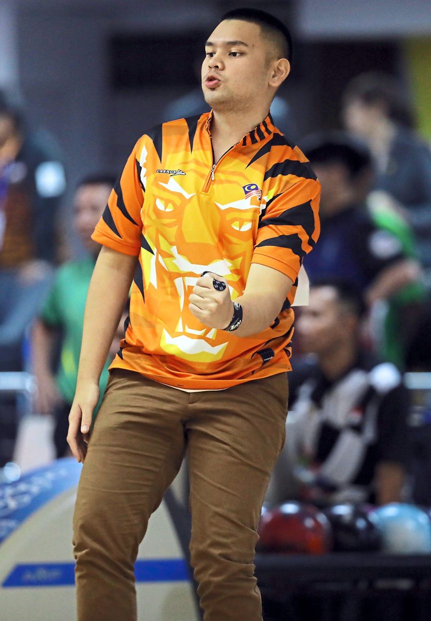 Other Sports: Bowler bounces back to enter top 32 elimination round ...