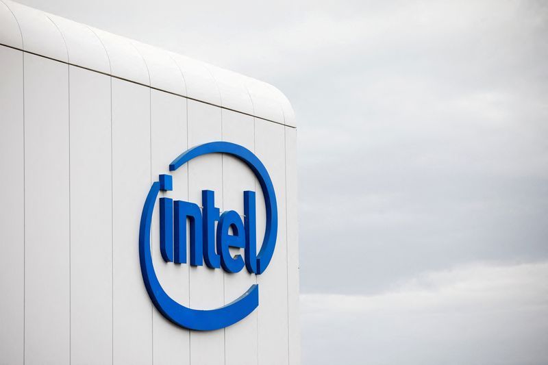 Intel hit with $949 million U.S. verdict in VLSI computer chip patent ...