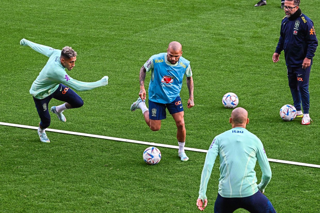 Football: Selecao desperate to fix both flanks of defence | The Star