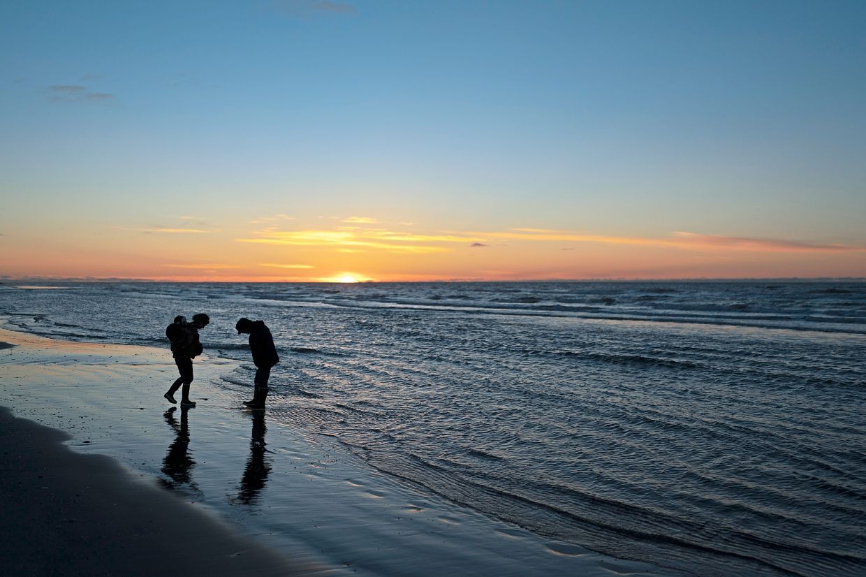 Photo essay: Alaska villagers stay put on their island despite climate ...