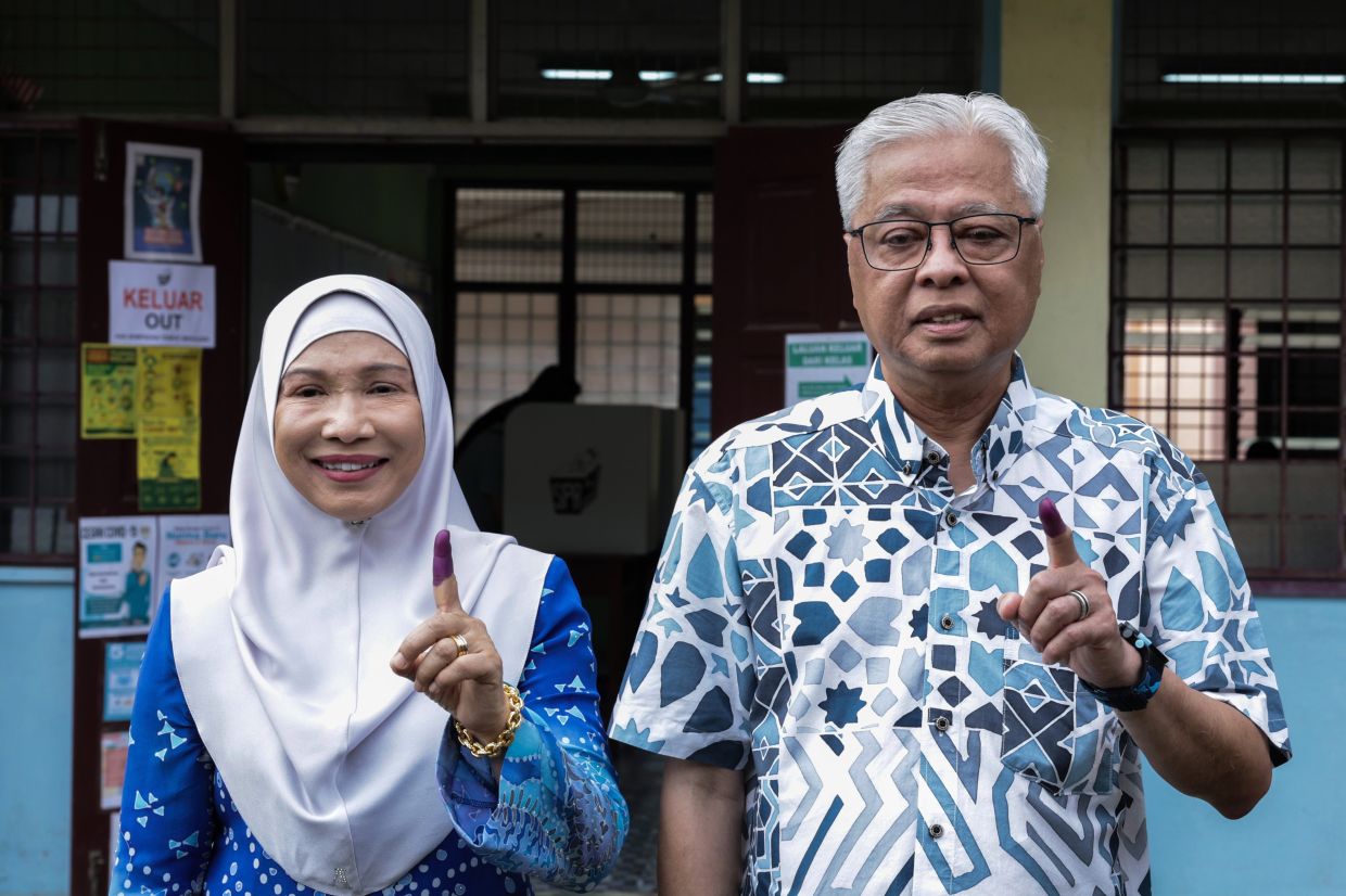 GE15: Ismail Sabri, wife fulfill responsibility as voters | The Star