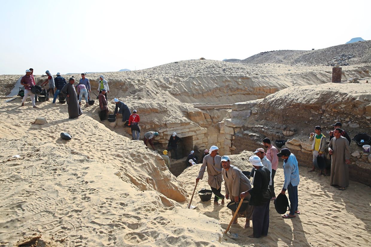 British archaeologist explores the story, and curse, behind Tutankhamun ...