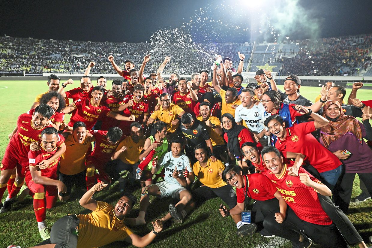 Football: Cheng Hoe eases the pressure by telling players to enjoy ...