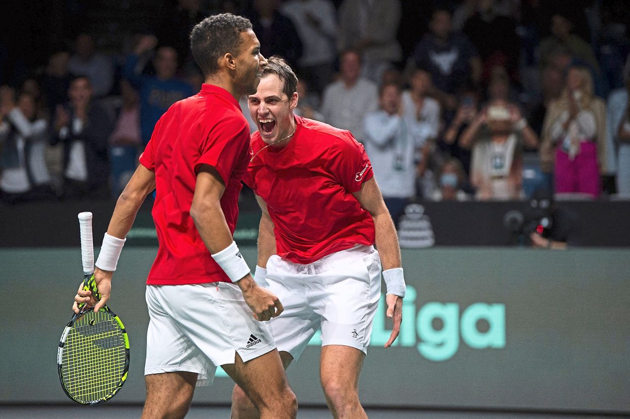 Tennis: Felix flexes muscles | The Star