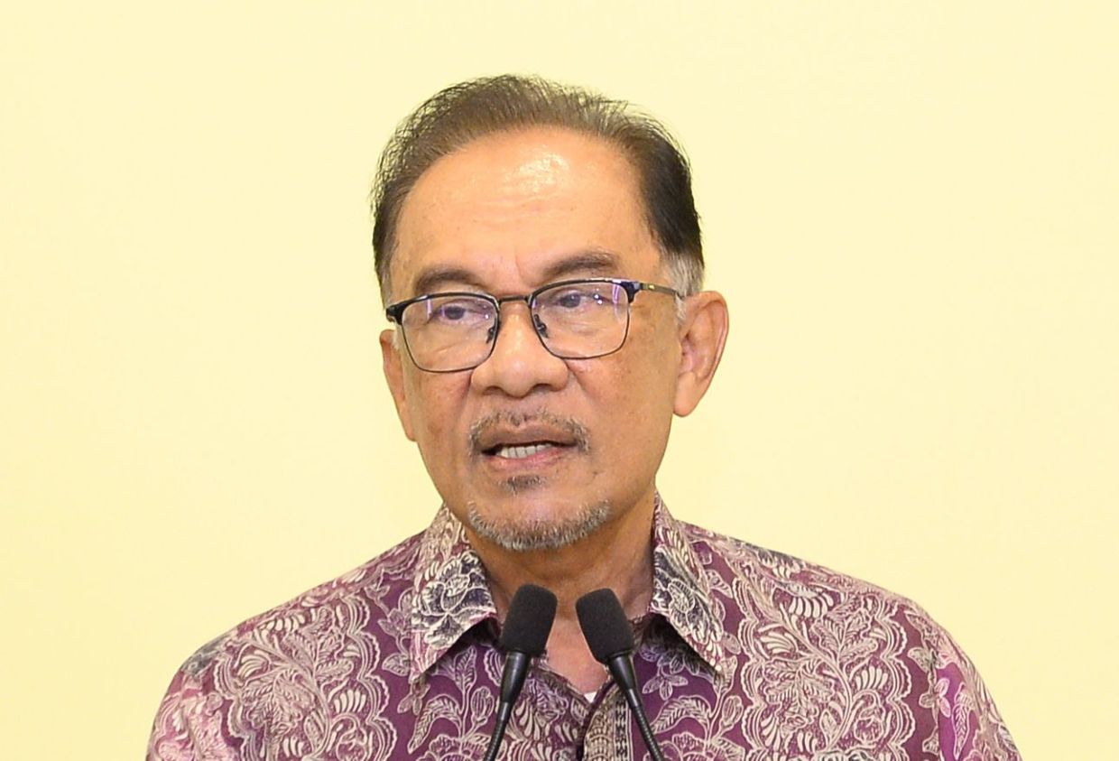 Anwar wants cops to take action against those who falsely accuse him ...