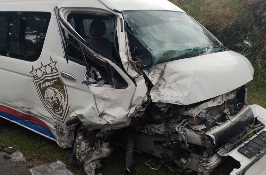 Three killed, six injured in car-van collision in Kluang | The Star