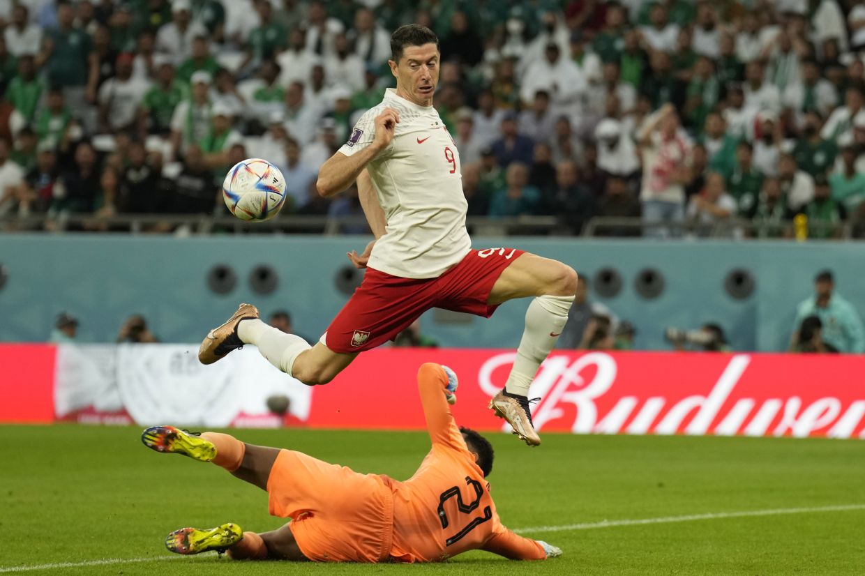 Football: Veterans Messi, Lewandowski face off for knockout spot | The Star