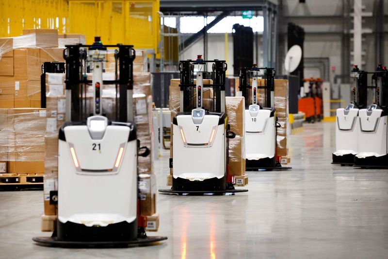 Analysis-Retailers turn to robots in cost inflation fight | The Star