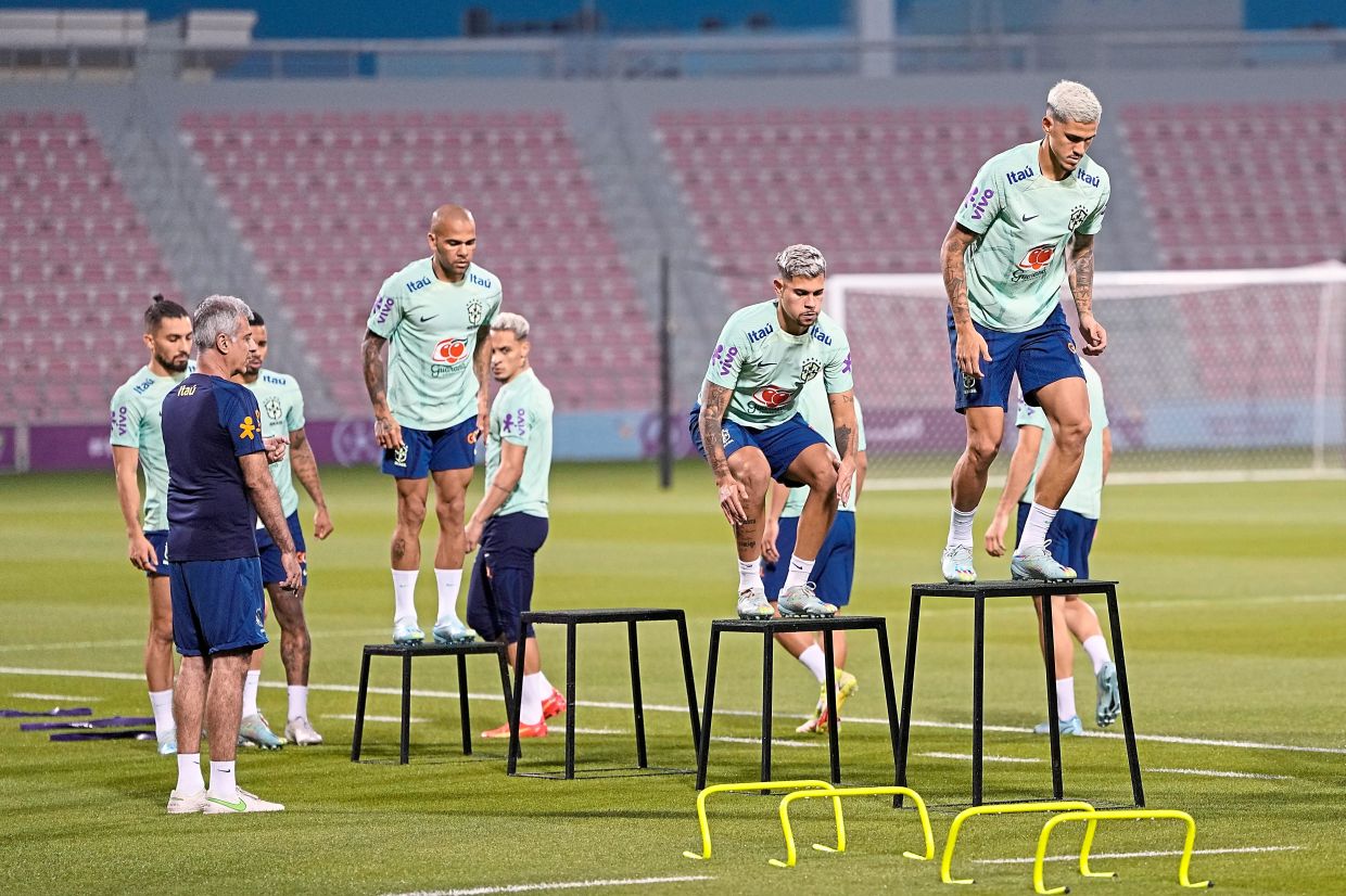 Football: Break for the stars | The Star