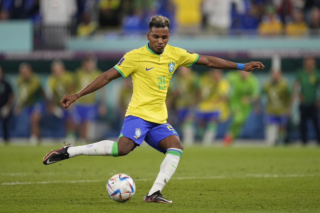 Football: ‘Chameleon’ eyeing Neymar’s No. 10 spot | The Star