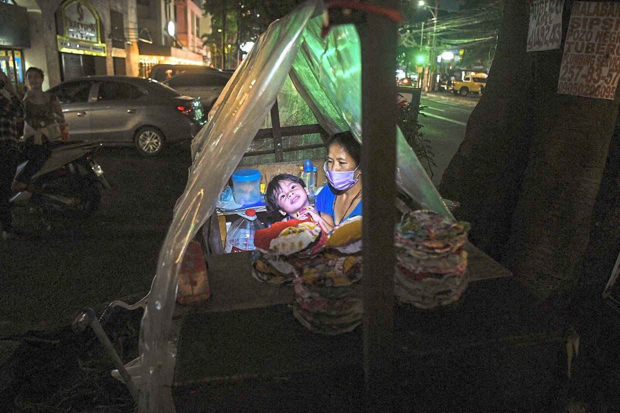 With no other choice, Manila’s homeless find shelter in carts | The Star