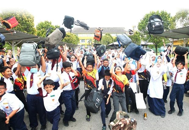 Laughter and tears as three-week school break starts | The Star