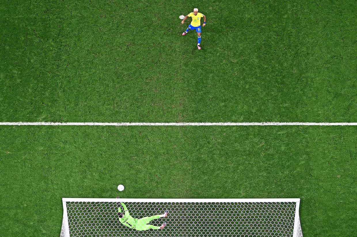 Football: He shoots, he misses! | The Star