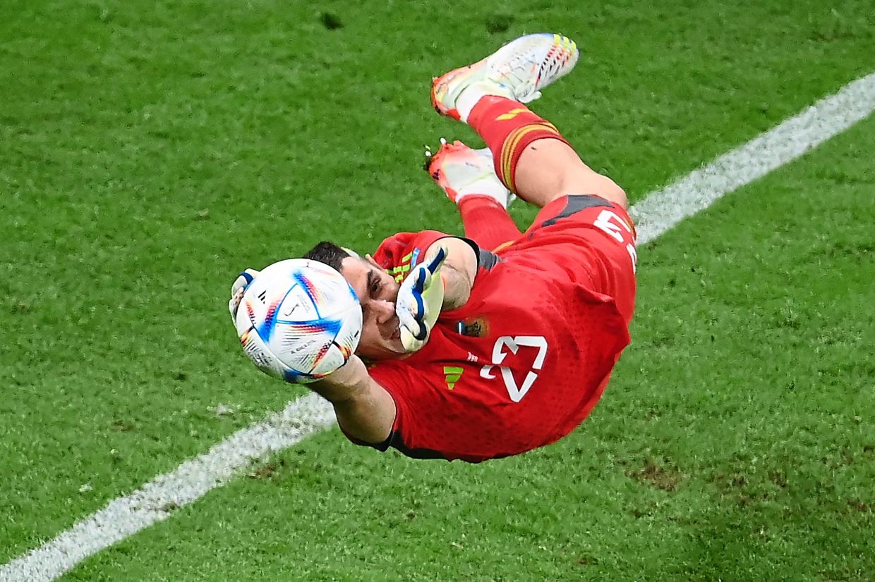 Football: Martinez slams ‘useless’ refereeafter penalty shootout ...