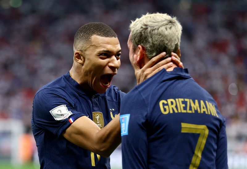Football: Soccer-Spirit of 2018 alive as France show collective force ...