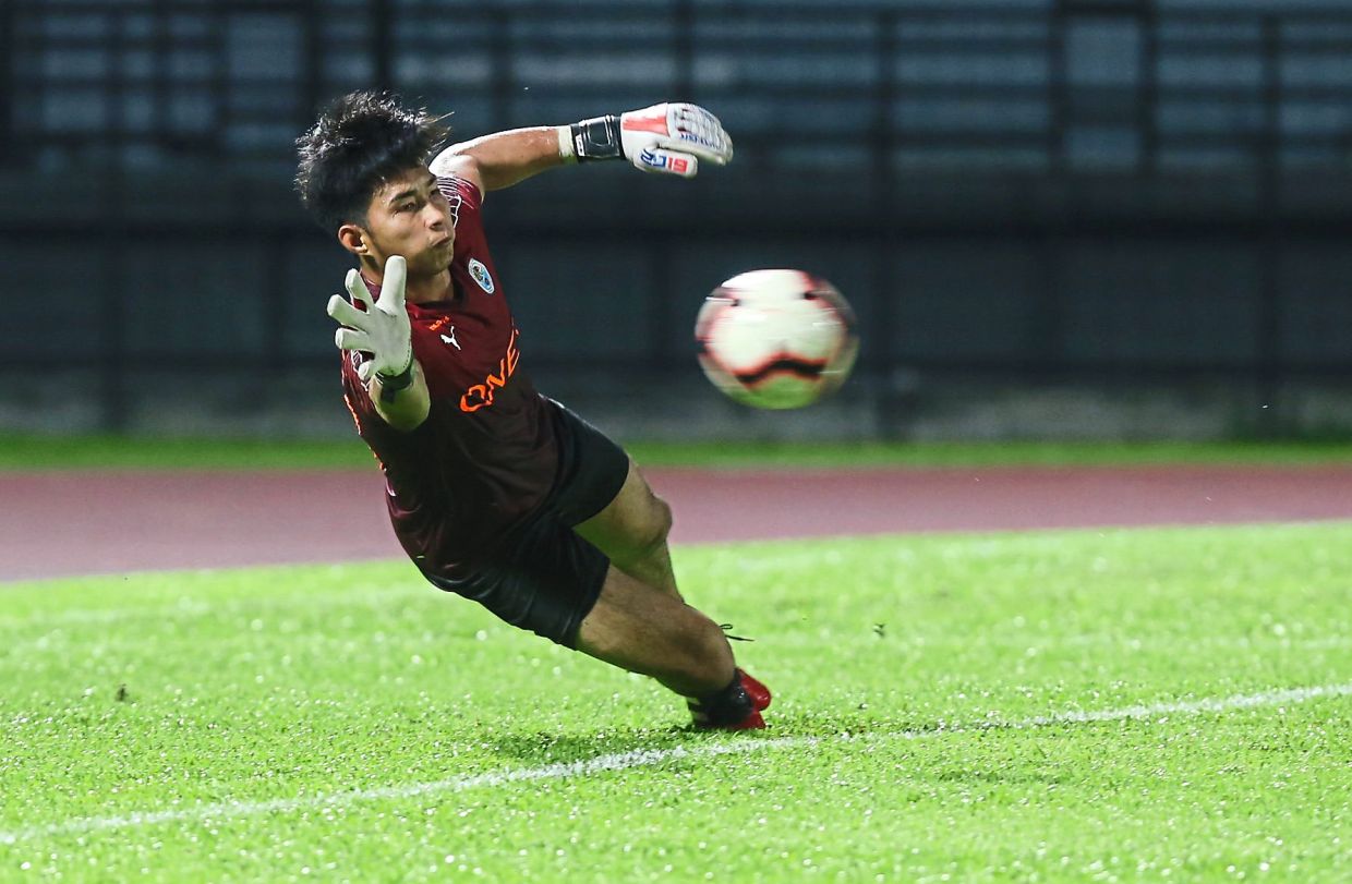 Football: Gloves come off in fight for keeper’s spot | The Star