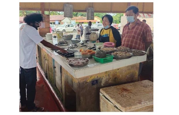 Alor Gajah market abuzz as Alleycats veteran David Arumugam shows up ...