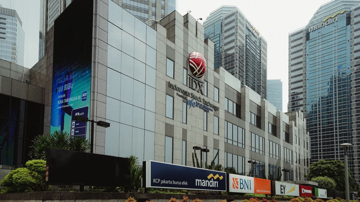 Asian forex climbs on easing rates outlook and China policy support ...