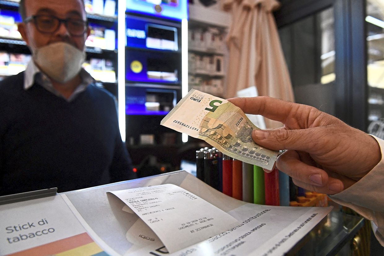 Italy’s cash payments U-turn is all about gain | The Star
