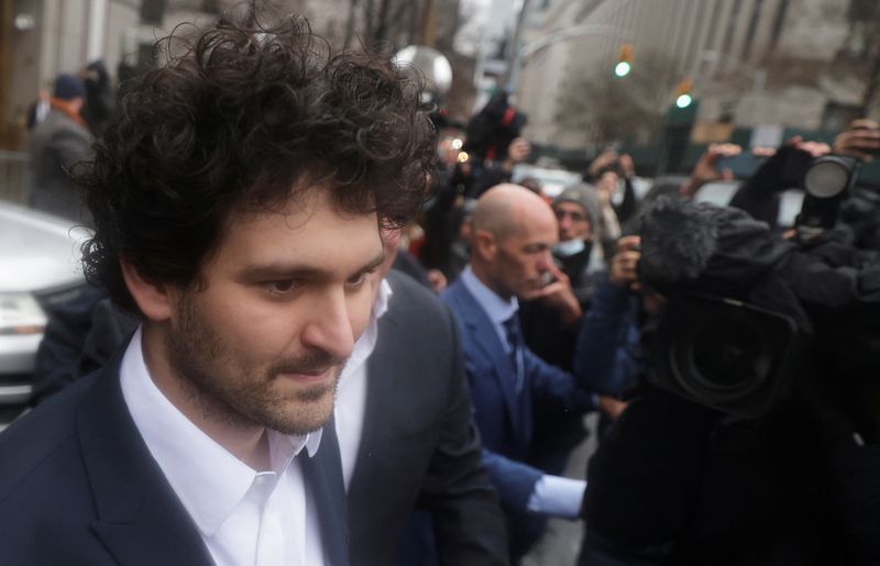 Alameda's ex-CEO tells judge she hid billions in loans to FTX execs ...