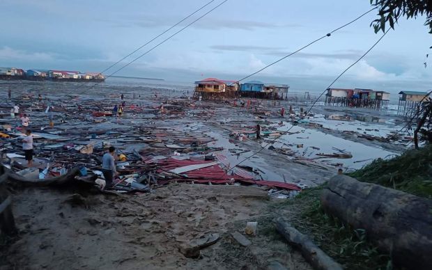 King tide: Hundreds evacuated in Sandakan as their homes get washed away | The Star
