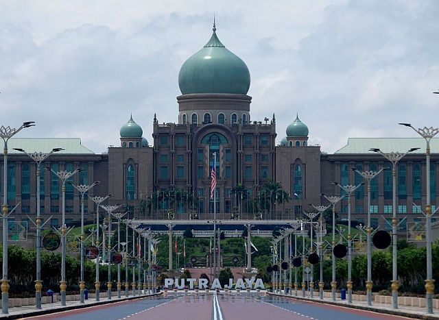 Special additional annual salary increment for public service officers ...