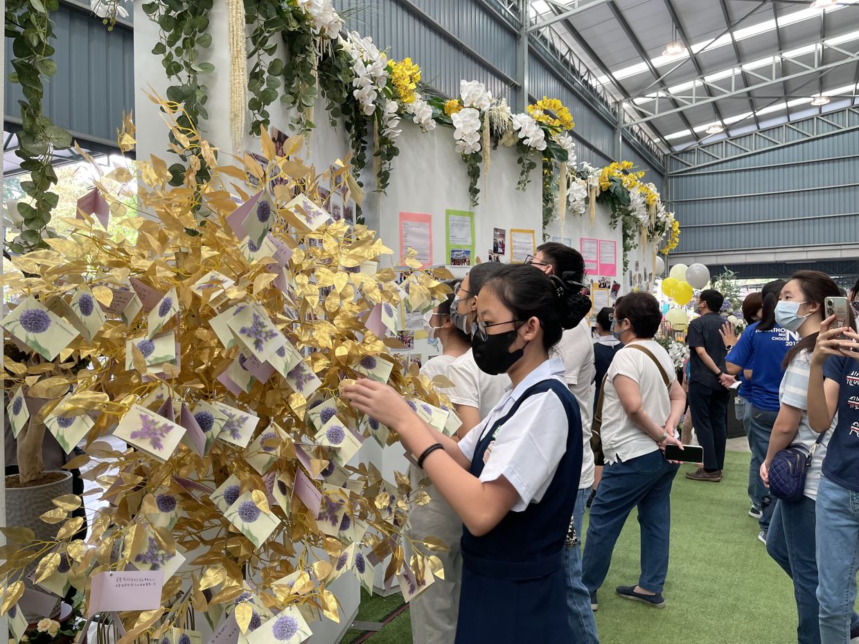 Sombre affair at SJKC Mun Choong in memory of Batang Kali landslide ...