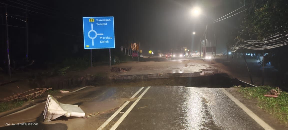Heavy rain causes road to collapse in Ranau | The Star
