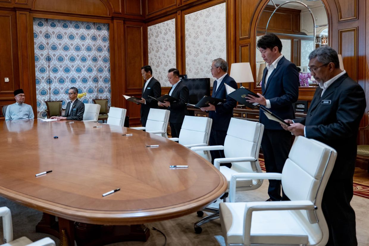 Thirteen new pol-secs sworn-in on Jan 6, says Anwar | The Star