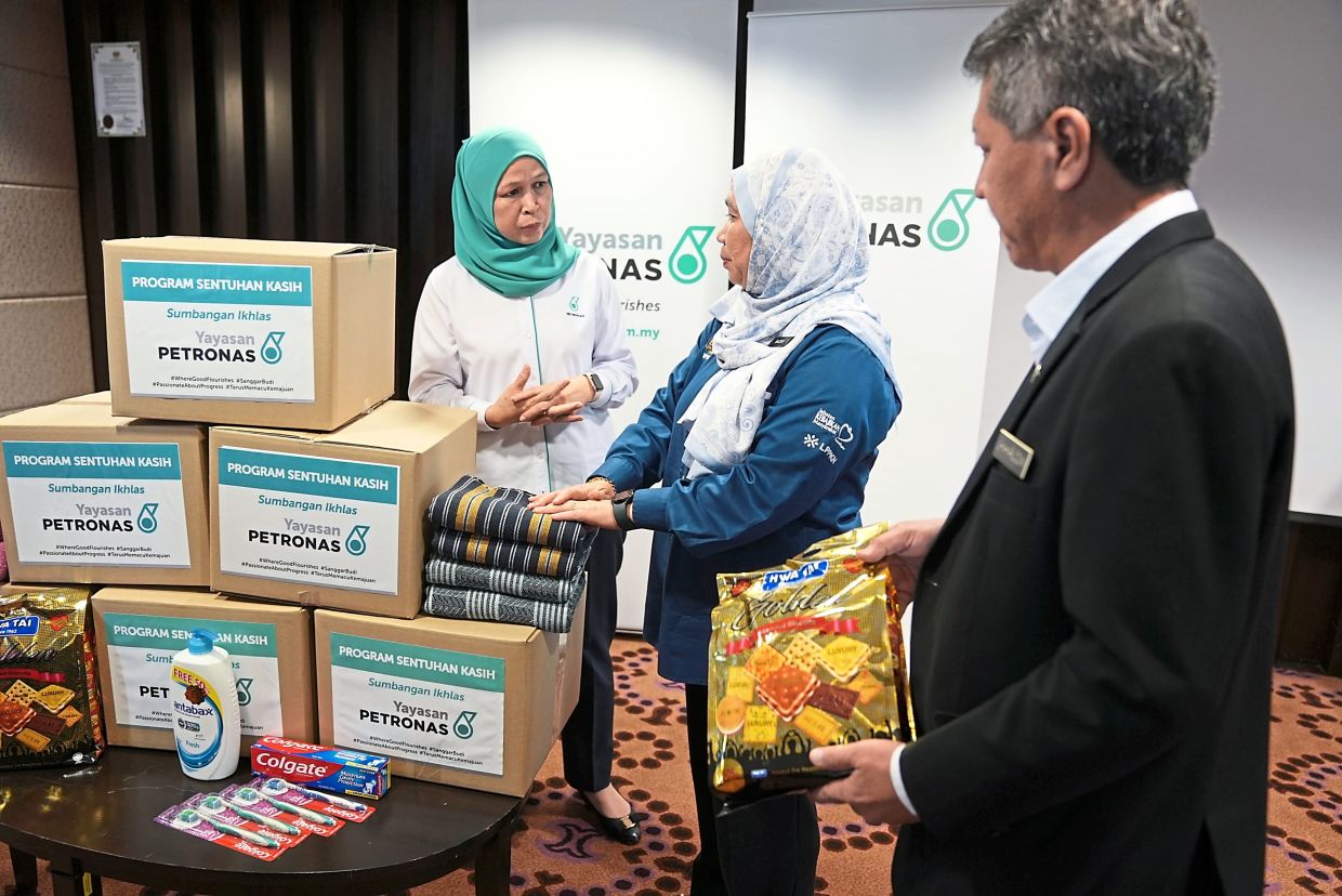 Foundation gives 5,000 aid packages to flood victims in 10 states | The ...