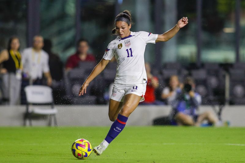 Football: Soccer-Thorns' Smith voted U.S. Soccer Female Player of the ...